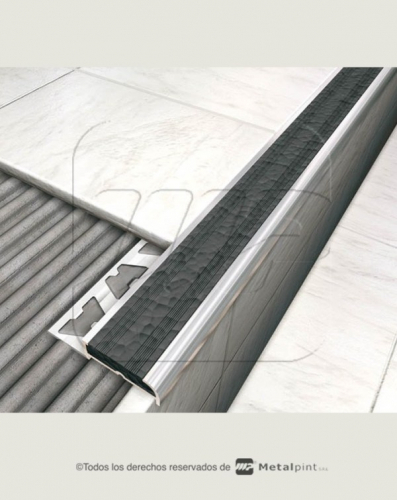 Nariz Escalon Moldumet Mediana Alum+Pvc Negro A6N | Foschia